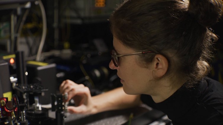 Single Photon Detectors